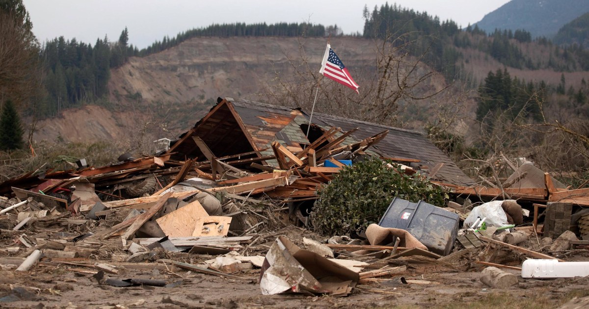 Brothers, Son Recover Mudslide Victim's Body From Debris