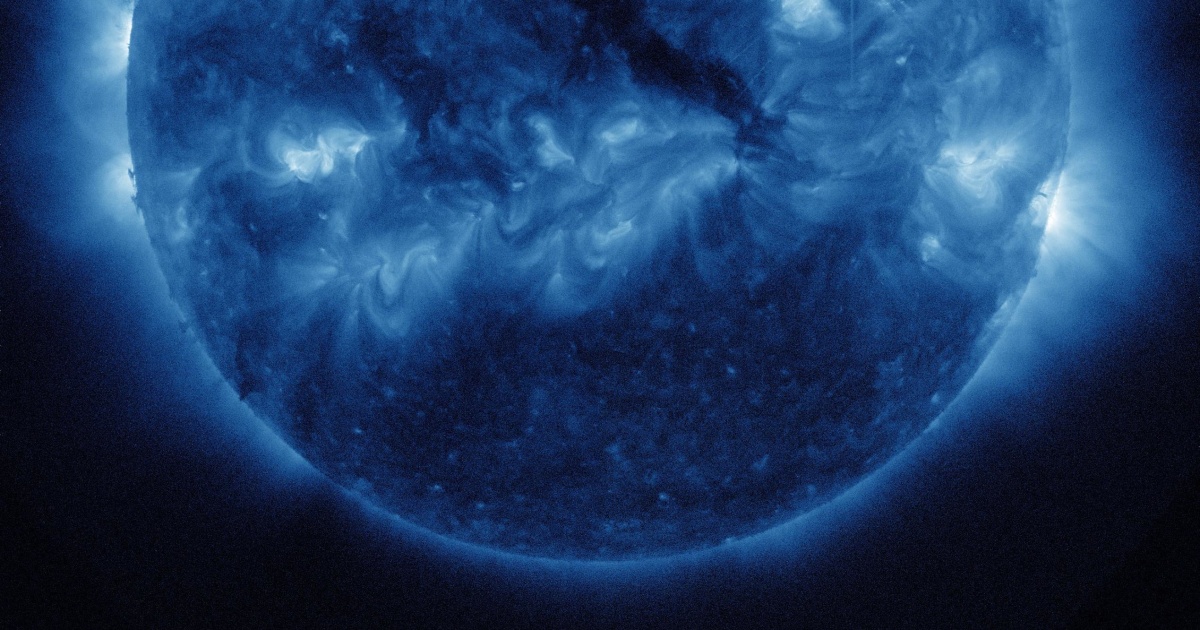 X Marks the Spot: Powerful Flare Erupts on the Sun
