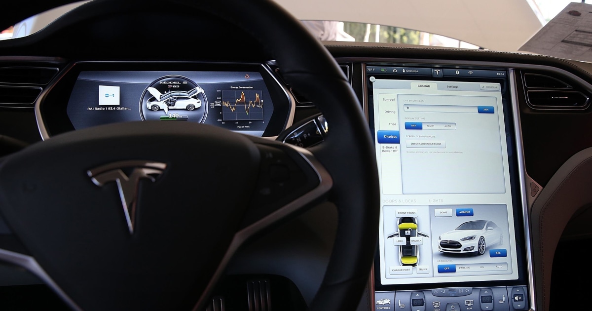 Tesla Model S Is Like a Desktop Computer With Wheels