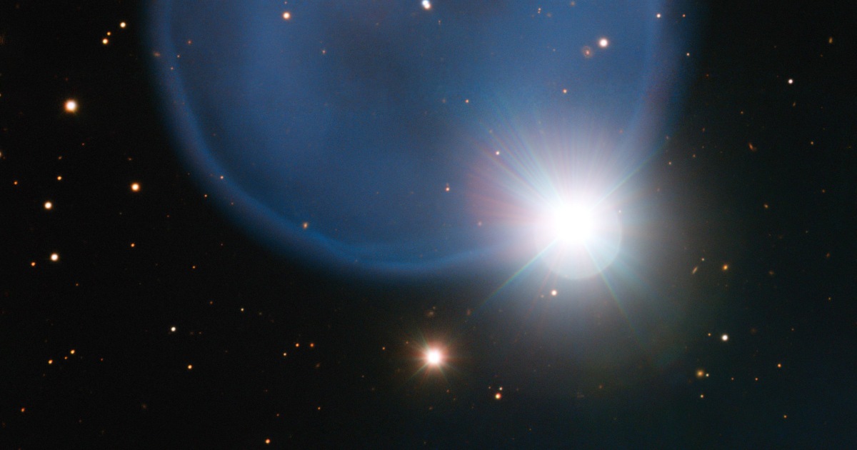 Dying Star Gives Birth to a Cosmic 'Diamond Ring'