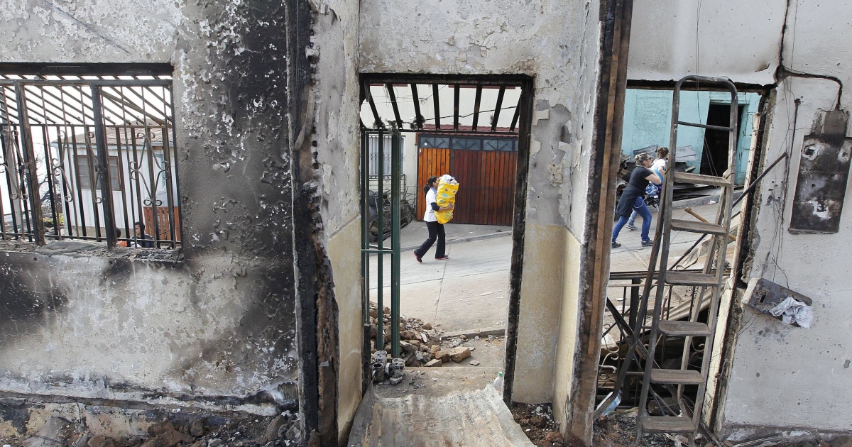 Chilean Residents Return to Fire-Ravaged Town