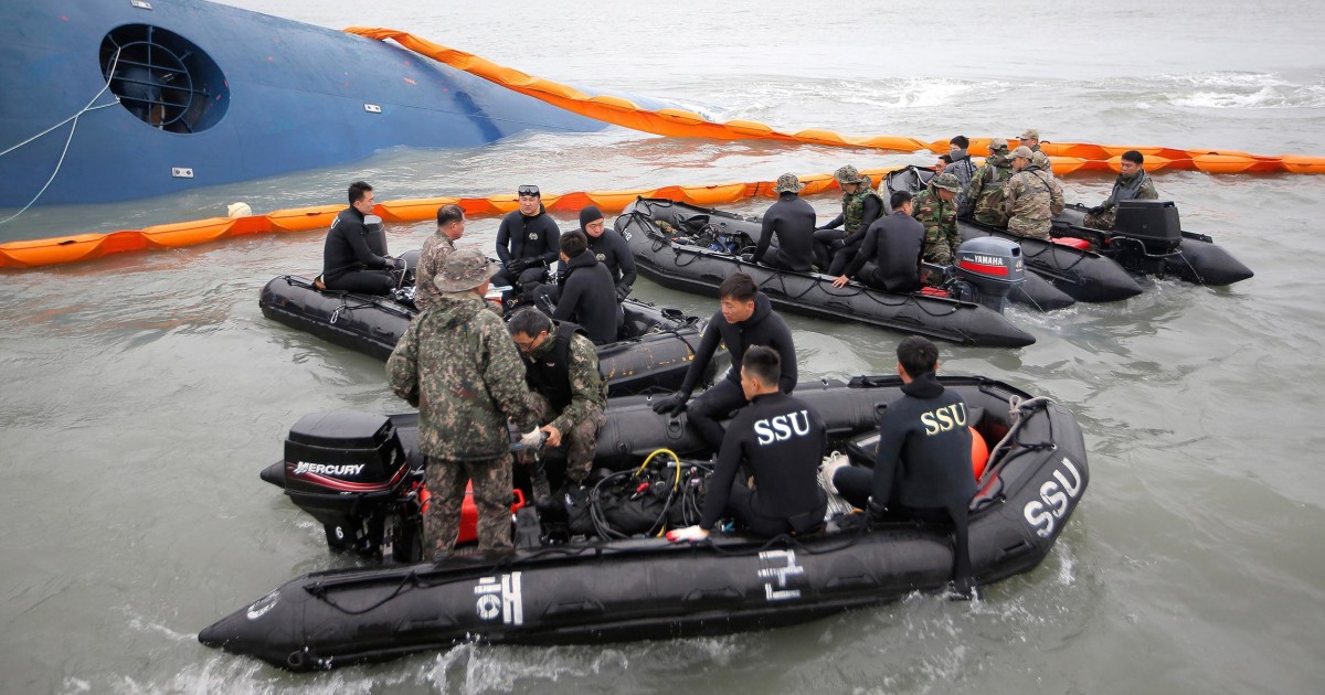 South Korea Ferry Rescuers: We're Determined to Find Survivors South Korea Ferry Rescuers: We're Determined to Find Survivors