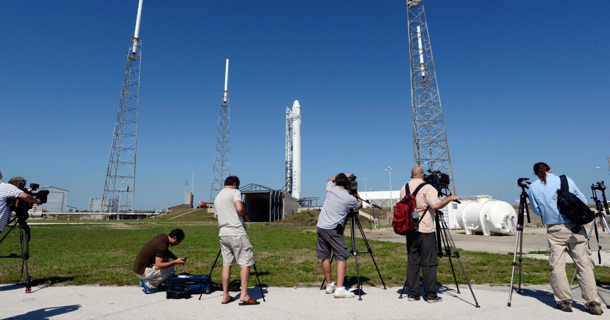 SpaceX Aims to Blaze New Trail for Rocket Technology