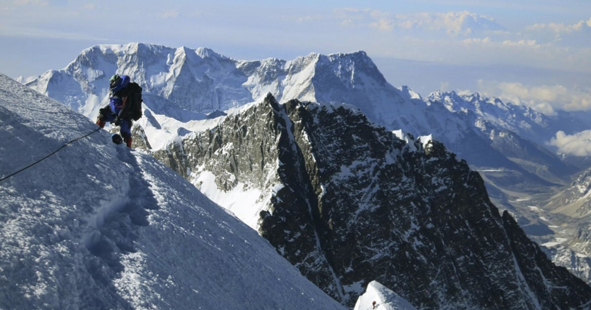 Angry Sherpas to Ditch Mount Everest Following Tragedy