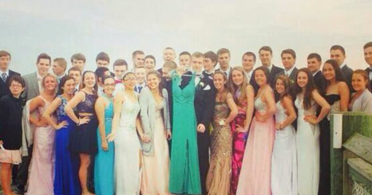 Connecticut Town Mourns Girl Killed Before Prom