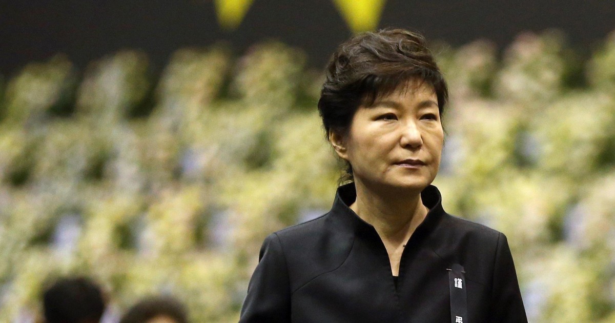 Grieving Parents Jeer South Korea's President at Ferry Memorial Grieving Parents Jeer South Korea's President at Ferry Memorial