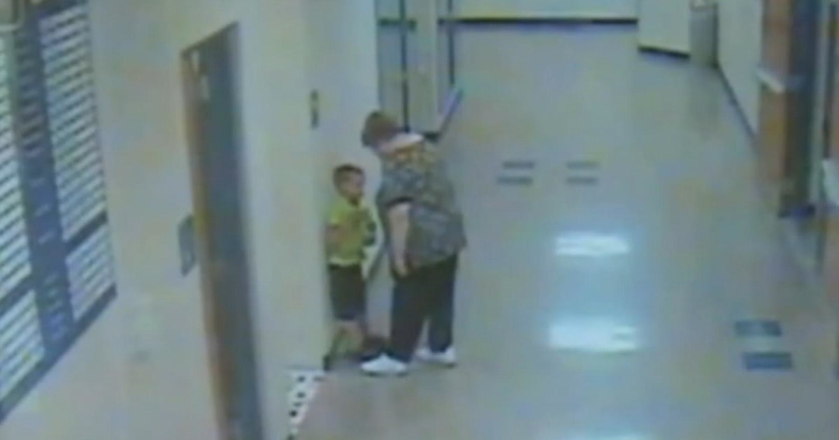 Ohio Teacher Suspended After Allegedly Roughing Up Student