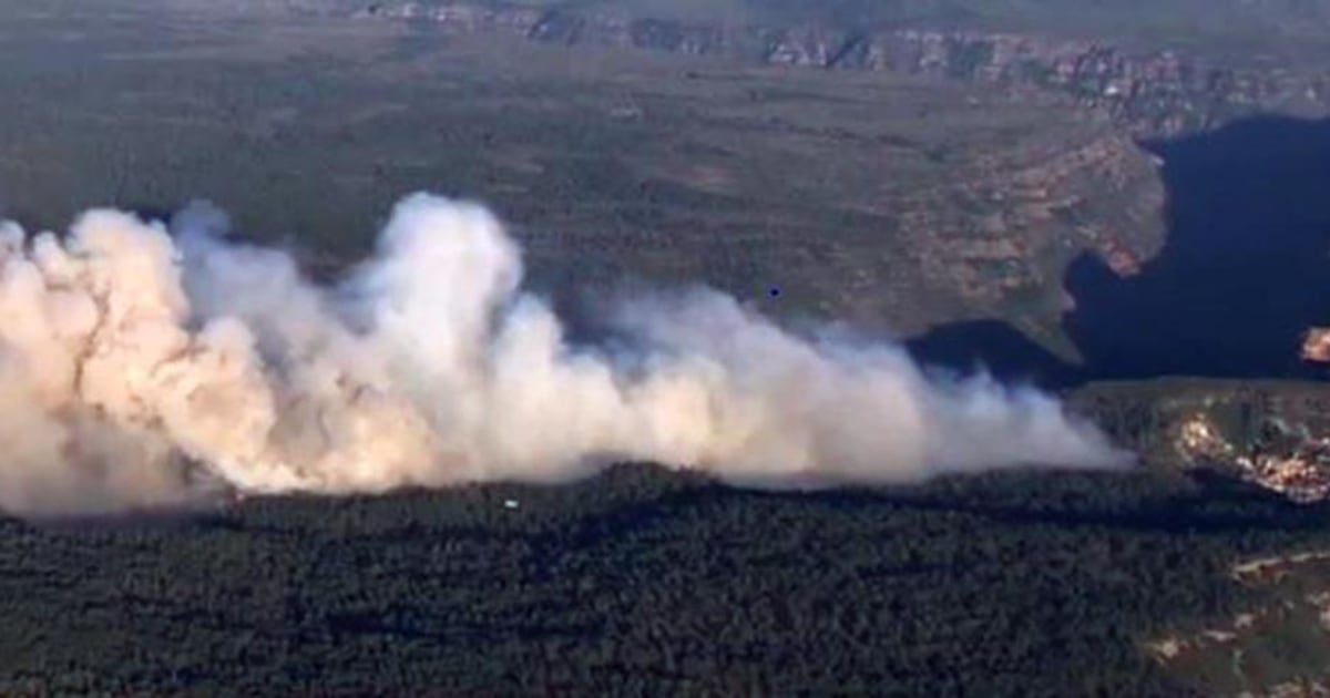 Hotshot Crews Tackle Growing Arizona Wildfire
