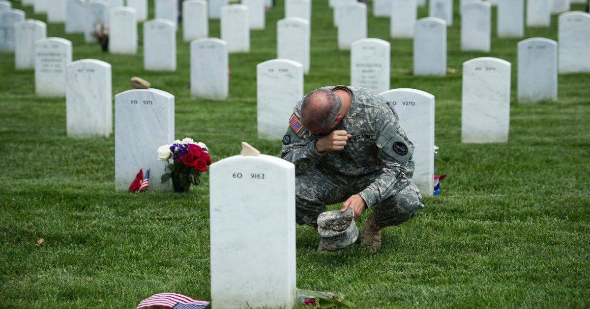 Vets Plant Flags for Fallen Soldiers in Arlington
