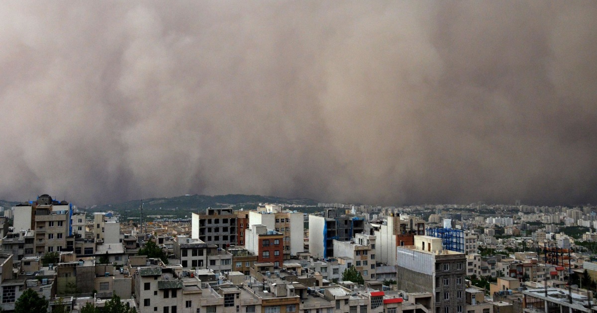 Amateur Video Captures Huge Sandstorm in Iran