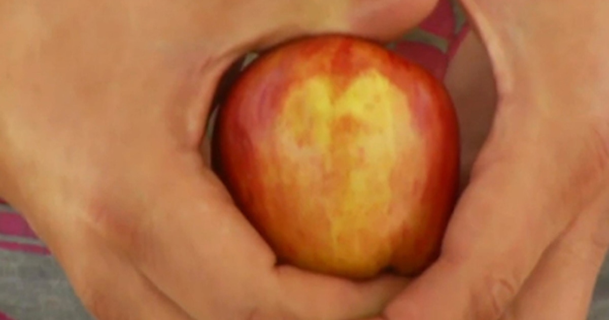 New Mexico Man Reportedly Finds Image of Jesus In Apple