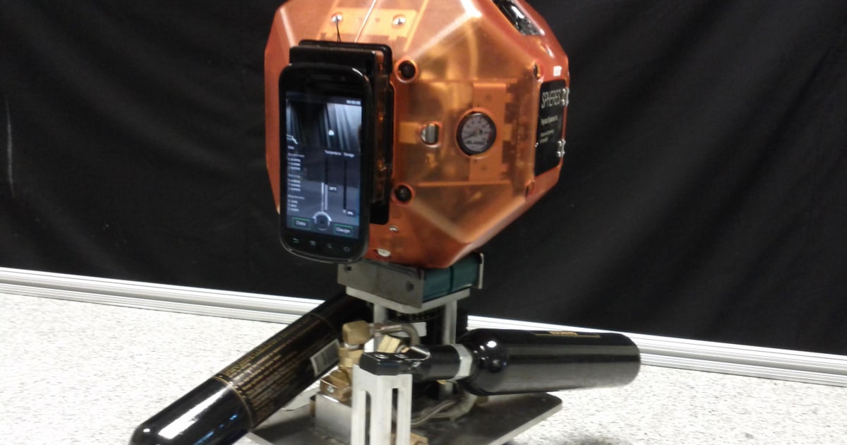 NASA Readies 3-D Google Smartphones for Robot Globes
