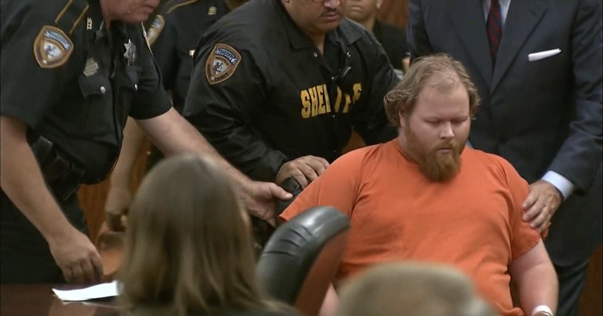 Texas Shooting Suspect Passes Out in Court