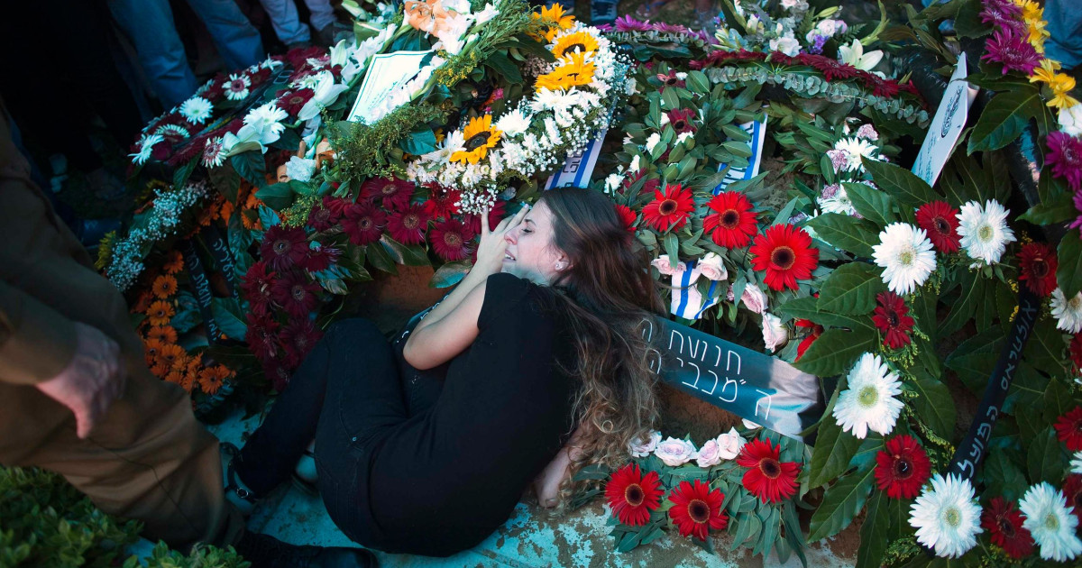 Tears Flow as Israel Buries its Soldiers