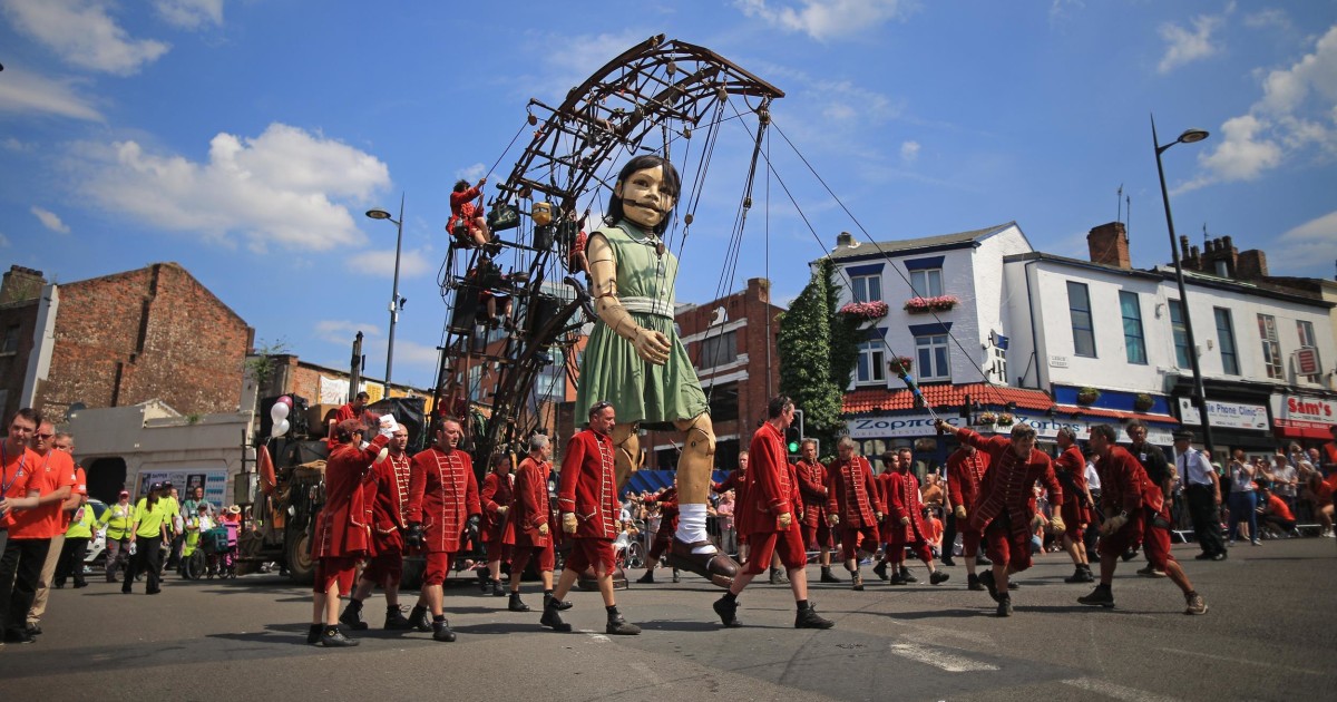 Giants on the Loose! Puppets Tour Liverpool