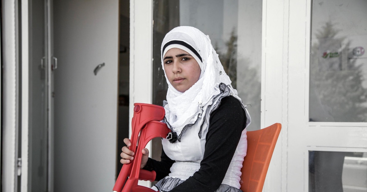 Syrian Girl Learns How to Walk With New Leg