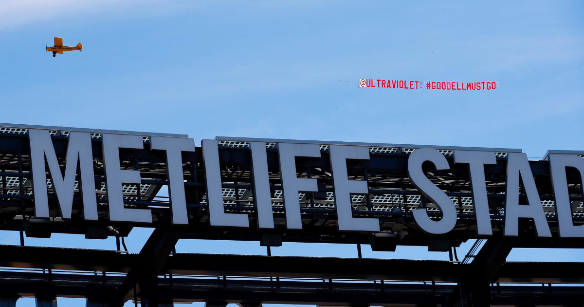 #GoodellMustGo: Ultraviolet Flies Anti-Goodell Signs at NFL Games