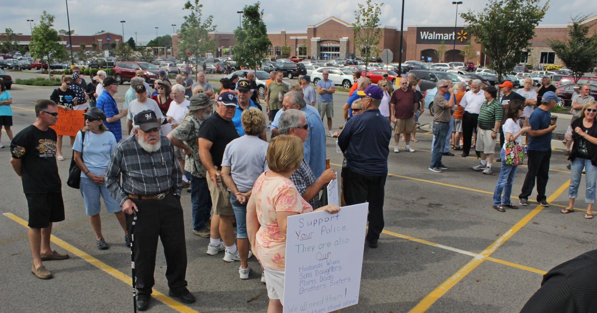 Grand Jury Probes Police Shooting of Black Man at Ohio Walmart