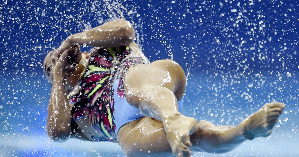 Swimmer Performs Synchronized Somersault at Asian Games