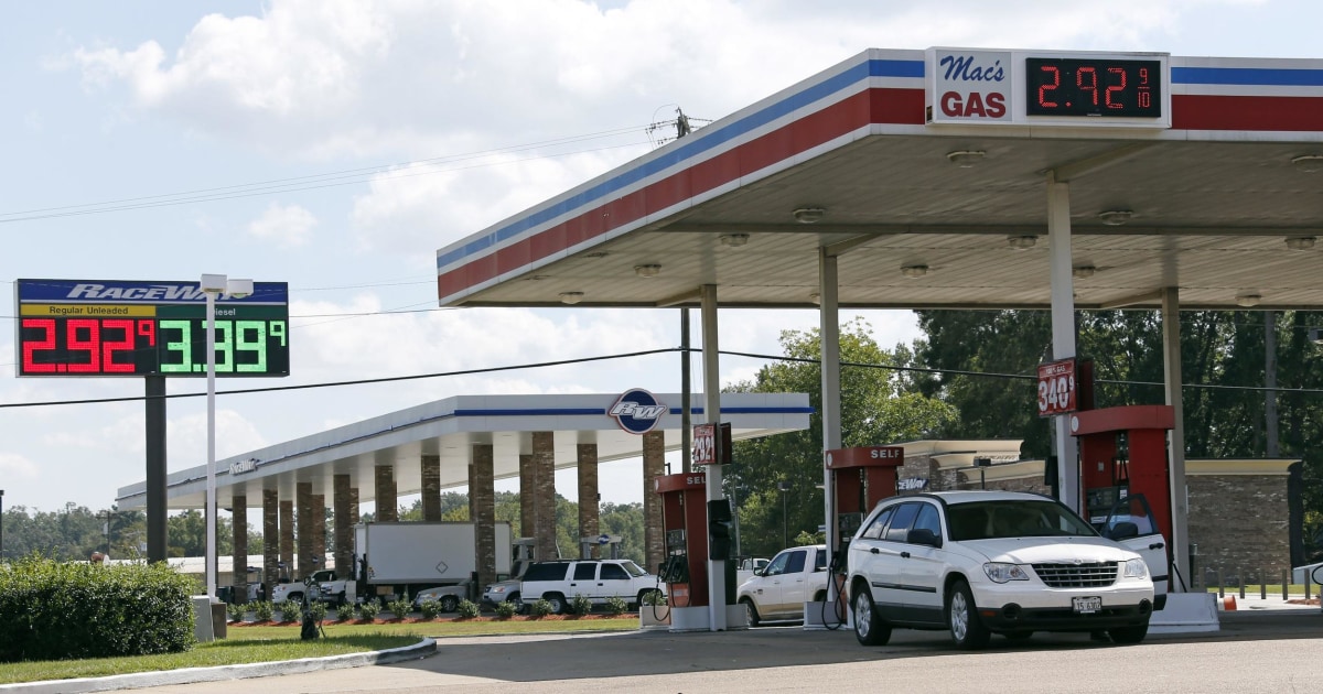 Gas Prices Drop to a Four-Year Low As Oil Tumbles Gas Prices Drop to a Four-Year Low As Oil Tumbles