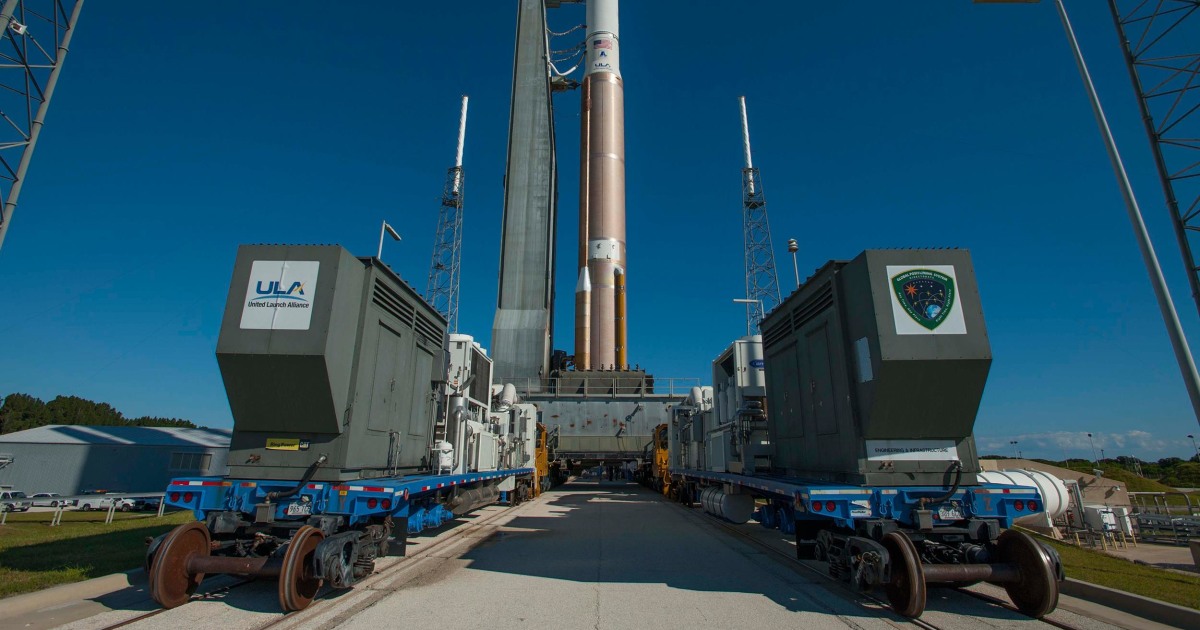 Liftoff! Atlas 5 Rocket Carries GPS Satellite Into Space