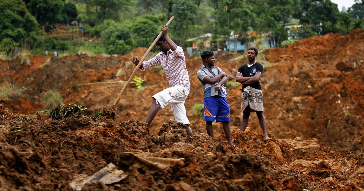 Hundreds Search for Survivors of Deadly Sri Lankan Mudslide Hundreds Search for Survivors of Deadly Sri Lankan Mudslide