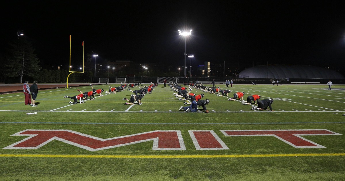MIT's Undefeated Football Team Has Brains and Brawn