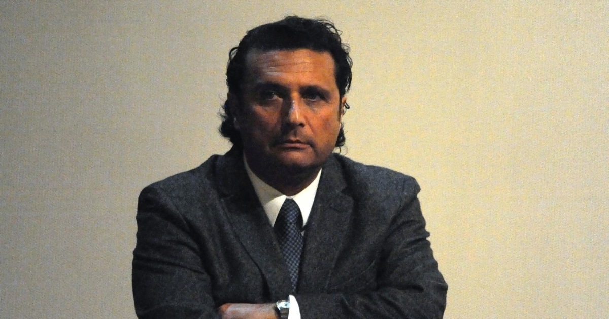 Prosecutors Say Video Shows Costa Concordia Captain Francesco Schettino ...