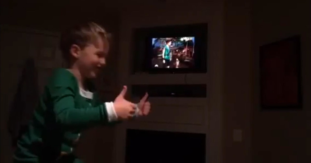 Six-Year-Old Boy Claps for Tinkerbell During 'Peter Pan Live!'