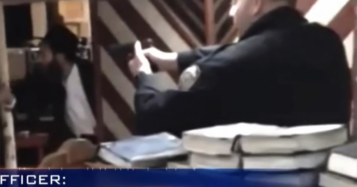 Video Shows Police Shoot Suspect After Nyc Synagogue Stabbing