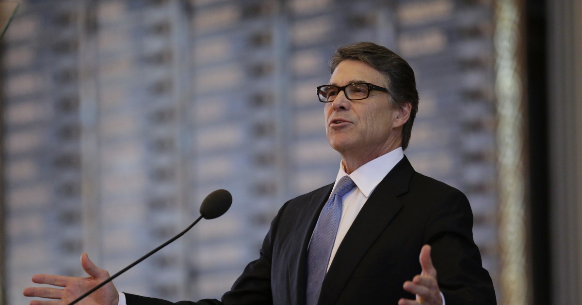 Perry, In Farewell Address, Stresses Bipartisanship