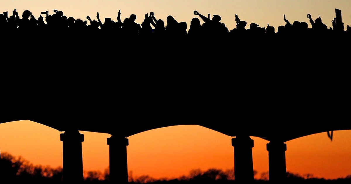 'Selma' Stars Honor MLK by Crossing Infamous Bridge