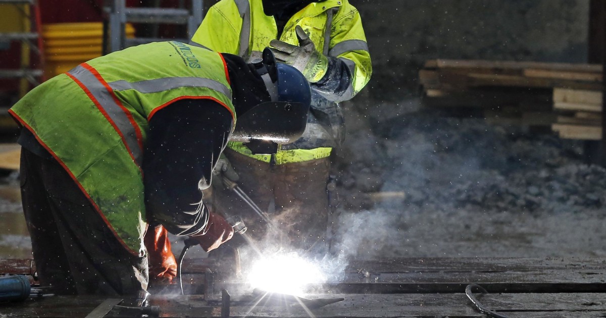 Economy Cools In Fourth Quarter But Consumer Spending Robust