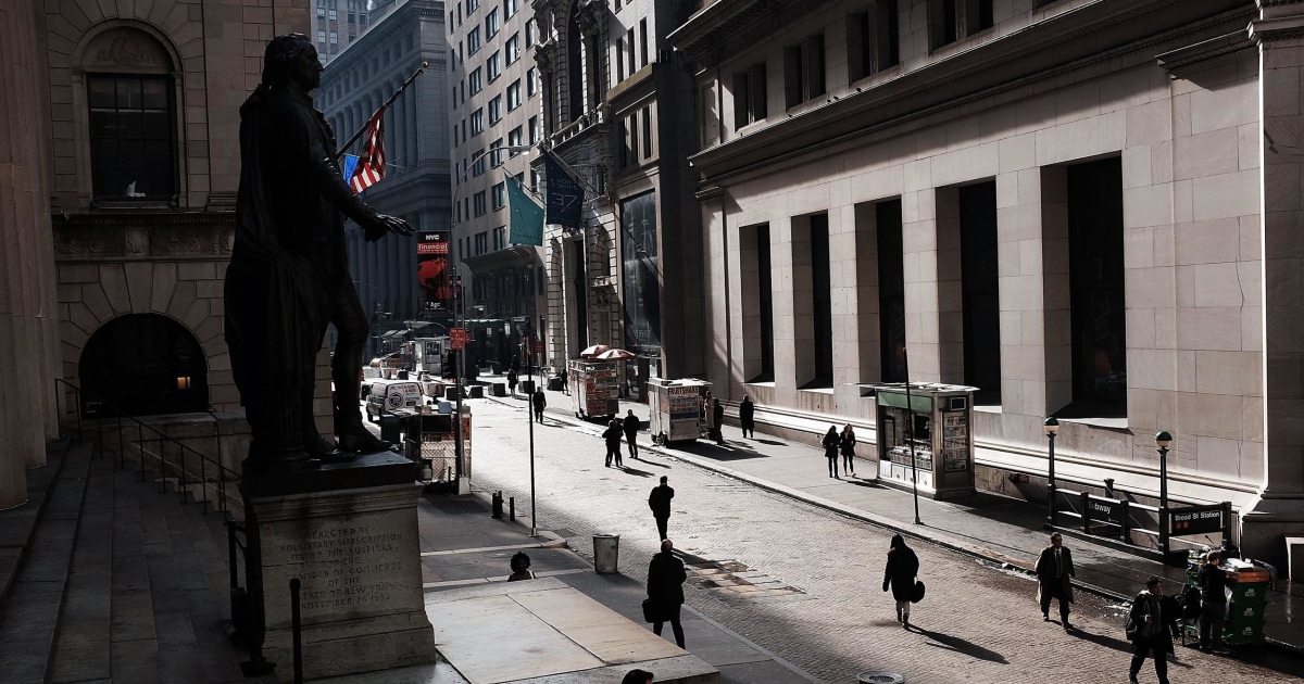 Wall Street Boosts Bonuses as Industry Adds Jobs