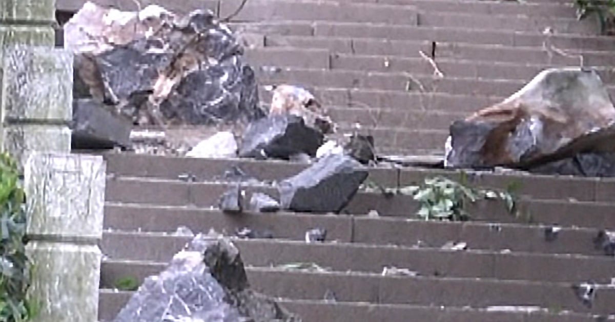 Seven Tourists Killed by Falling Boulder at China's Diecai Mountain