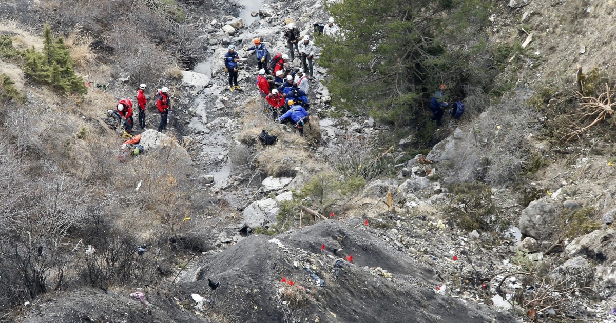 One Germanwings Pilot Was Locked Out Of Cockpit During Crash Report