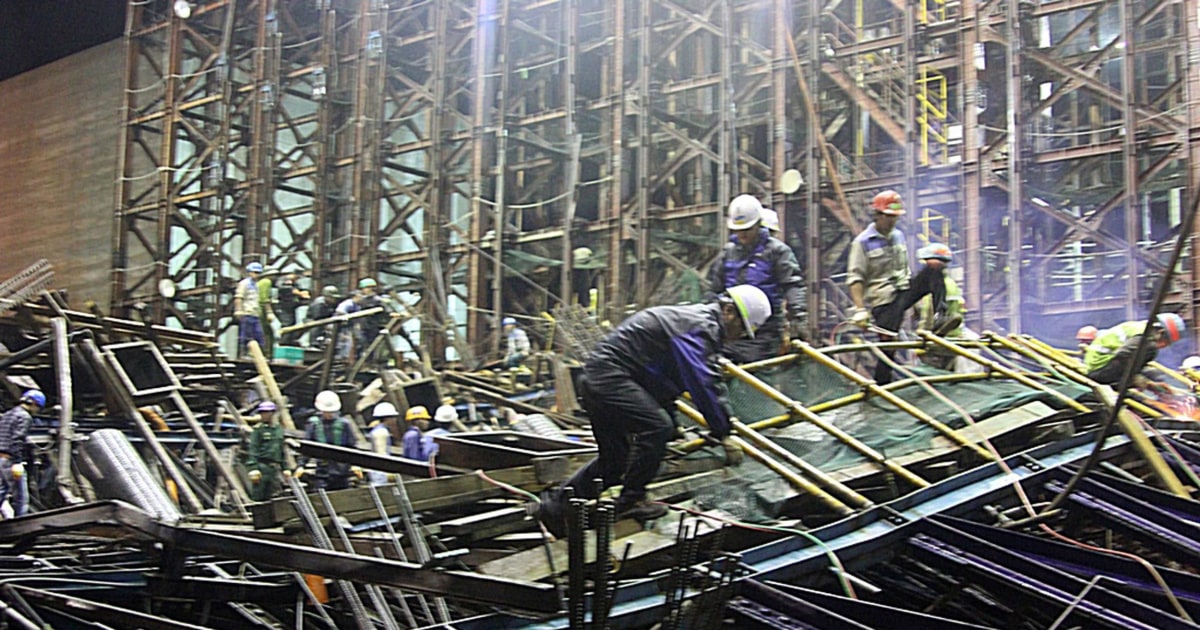 Huge Scaffolding Collapse Kills 14, Injures 30