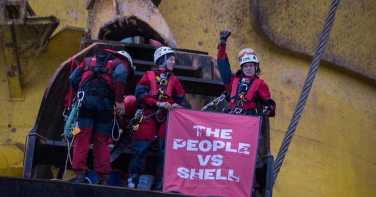 Greenpeace Activists Board Shell Arctic Drilling Ship in Pacific