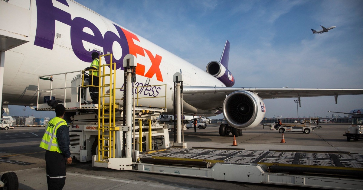 FedEx Forecasts Record Shipments Over Holiday Season