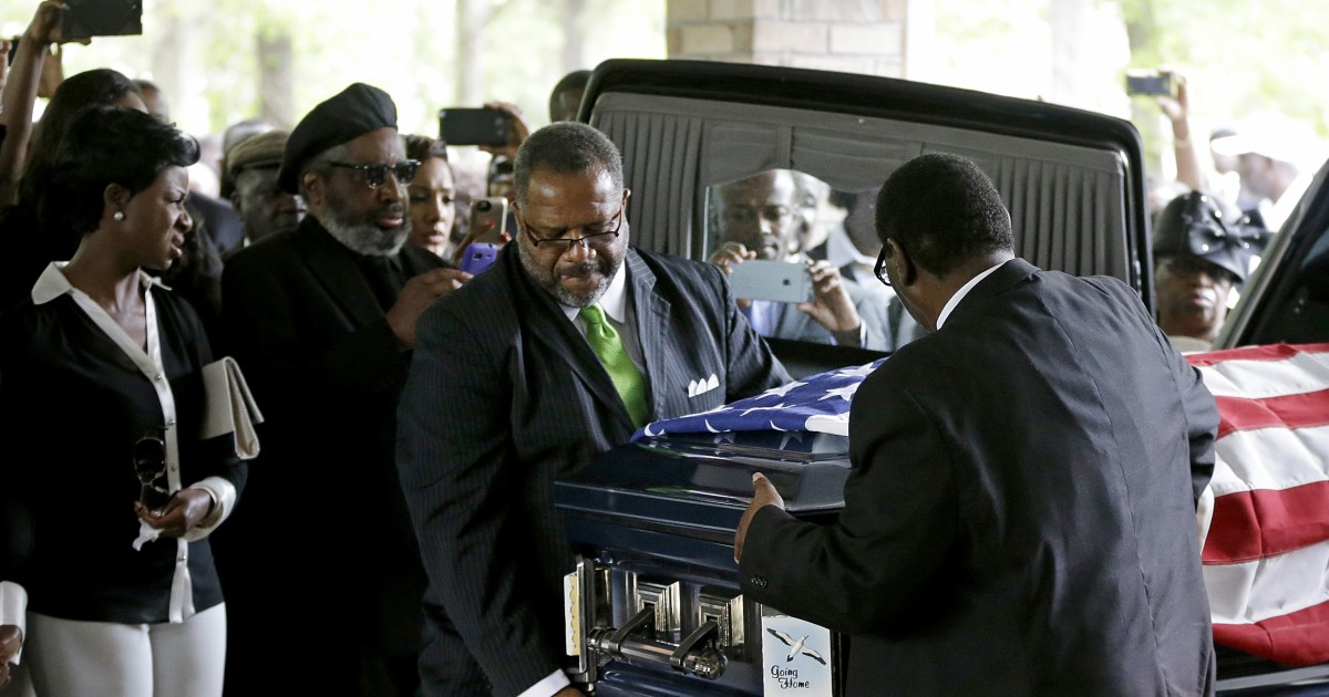 Walter Scott Funeral: Mourners Pay Respects to South Carolina Man ...