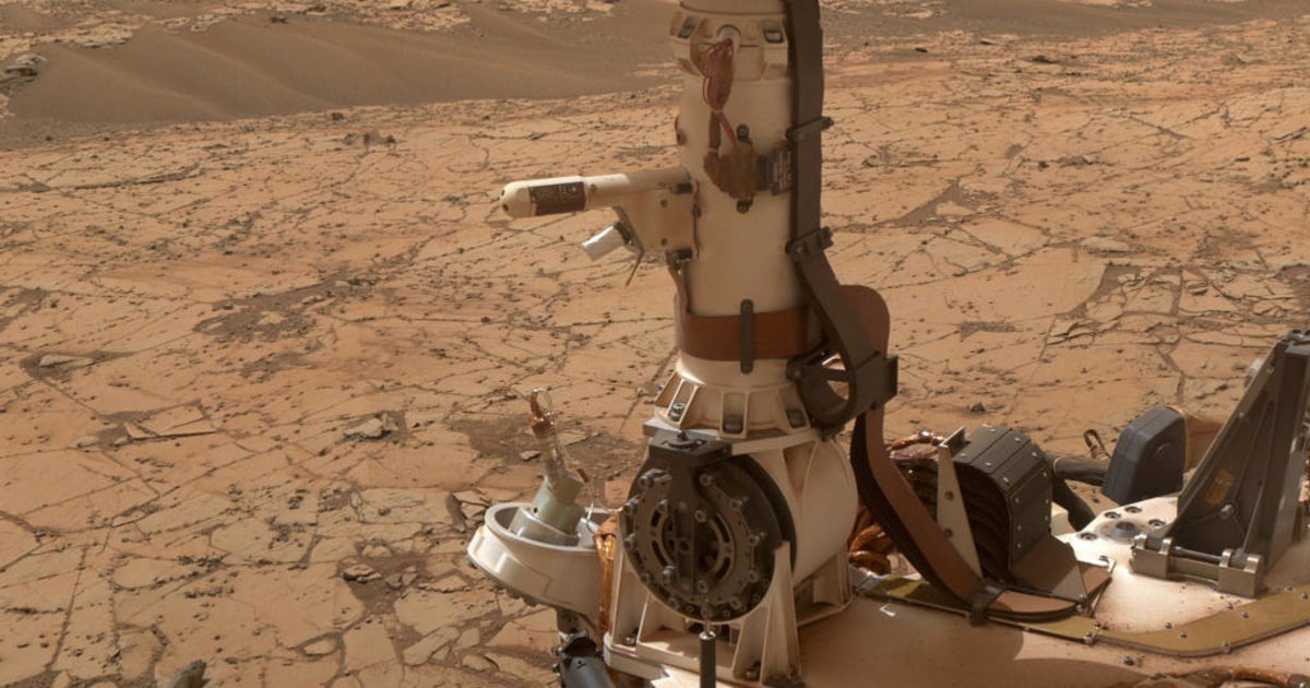 Salty Water May Moisten Martian Soil at Night