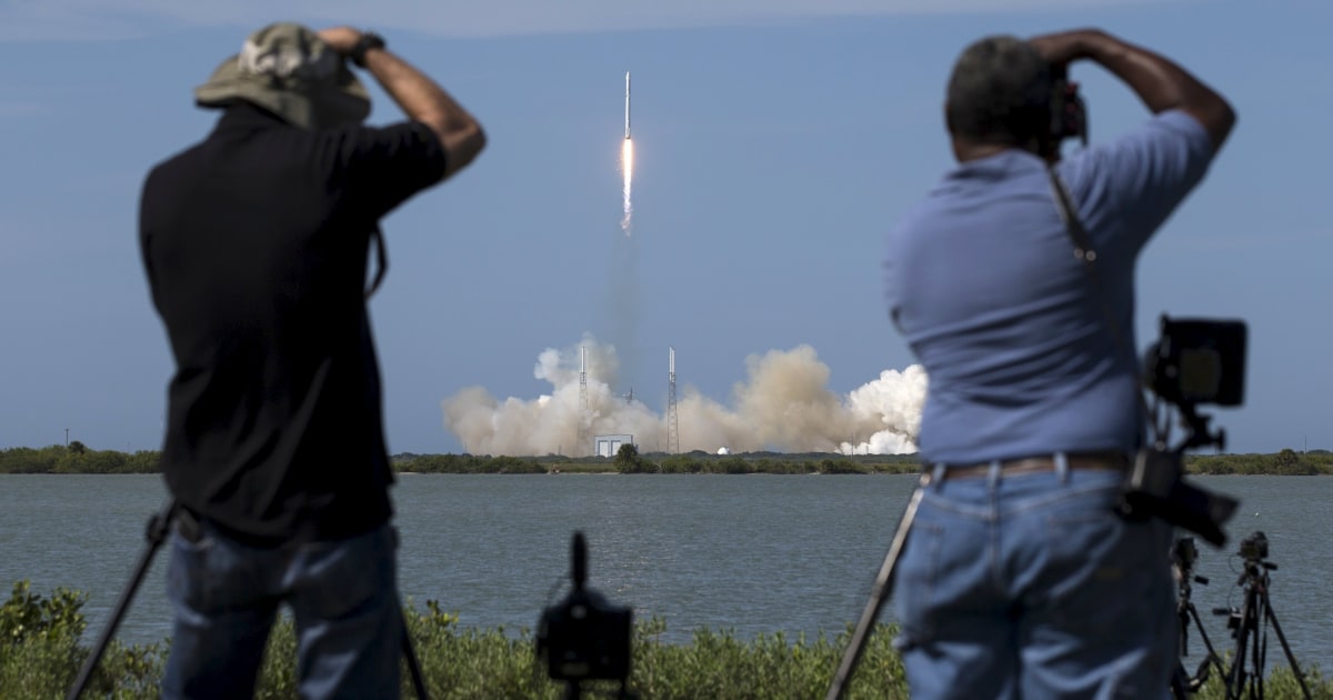 SpaceX Launches Cargo Into Orbit, Then Falcon 9 Rocket Hits the Deck