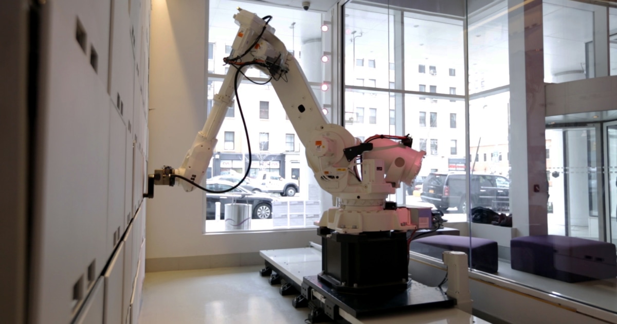 Robot Valet: Manhattan Hotel Gets an Automated Helper