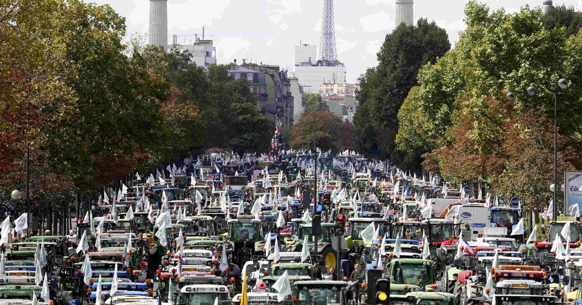 Paris Streets Blocked by 1,500 Tractors in Protest by Angry Farmers