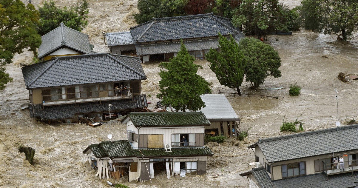 Japan Roof Rescues: Water Overwhelms Neighborhood After Levee Breach