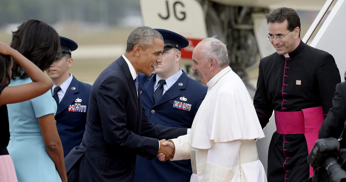 Pope Francis Begins First U.S. Visit, Greeted by President Obama