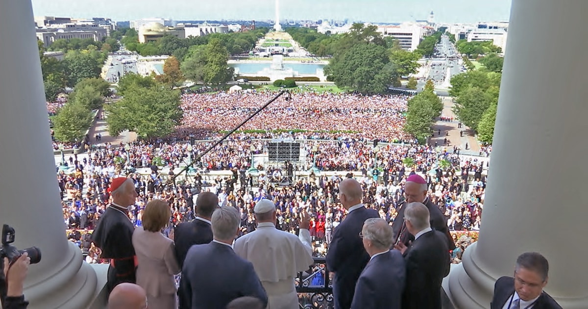 Pope Francis Greets Adoring Crowd From Capitol Balcony, Offers Blessing