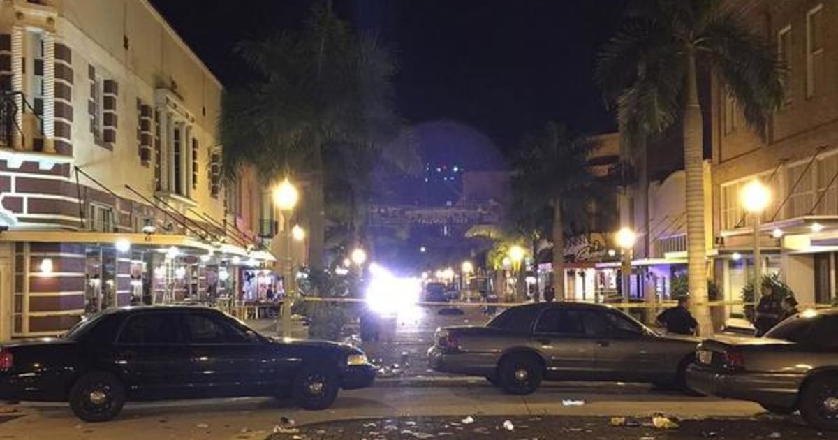 Shooter Still at Large After One Killed, Five Hurt in Florida 'ZombiCon ...