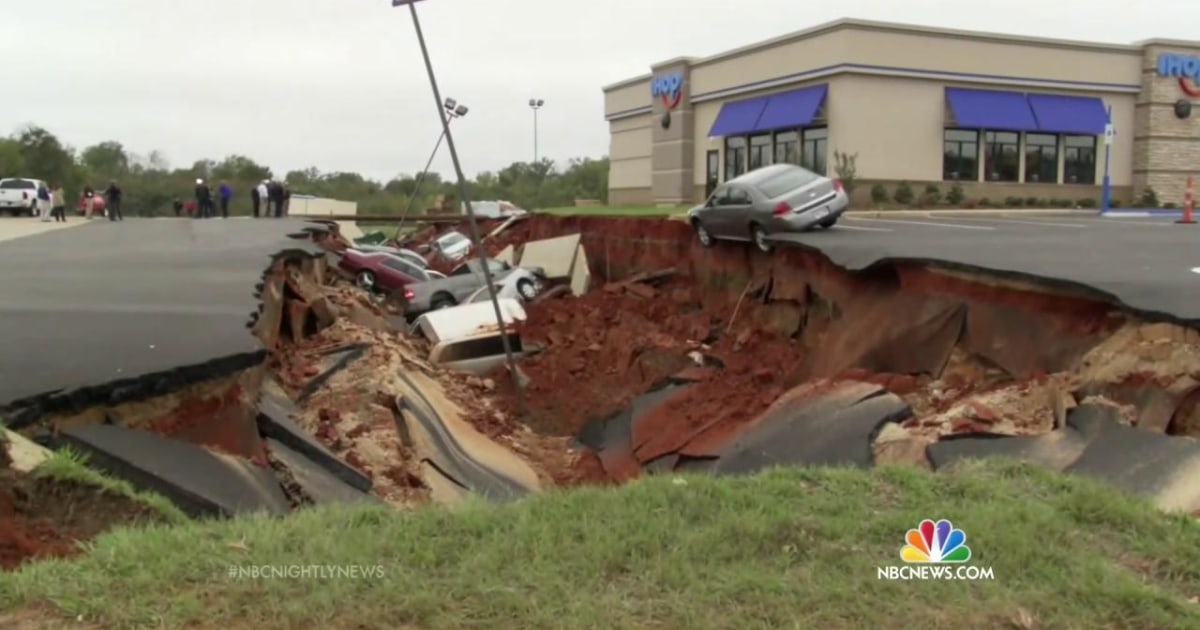 Massive Hole in IHOP Parking Lot Swallows at Least 14 Vehicles