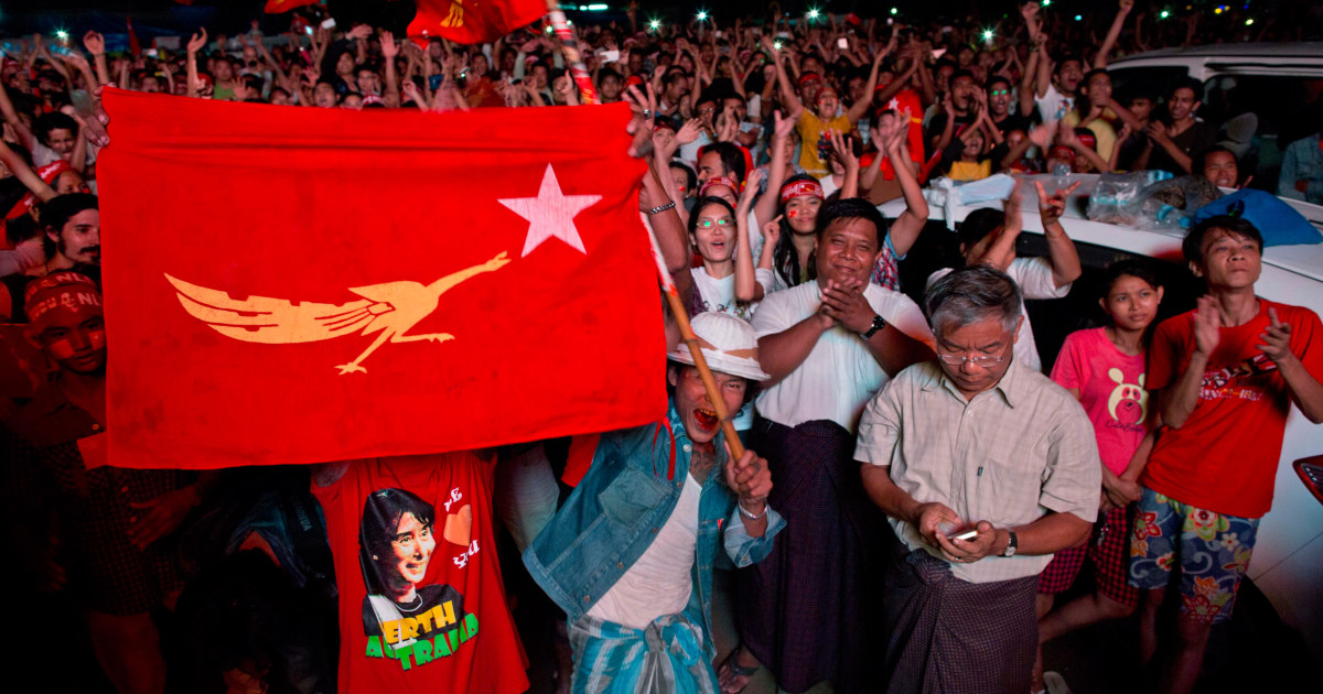 Aung San Suu Kyi's Party Wins Historic Majority in Myanmar's Parliament
